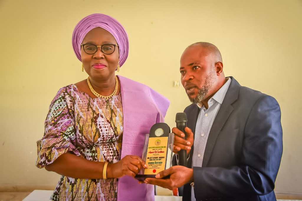 SWAN honours Ondo First Lady with Award Of Excellence in Sports ...